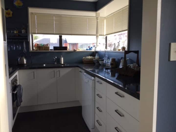 Homely, Clean & Cheap For Two - Christchurch