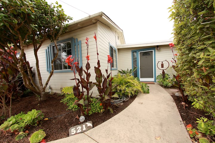 Pleasure Point Beach Cottage - Capitola, CA