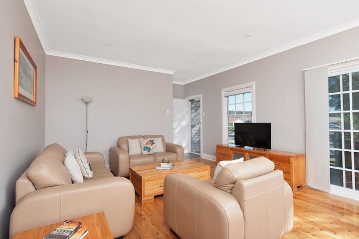 The Croft, 11 Boulder Bay Rd - Cosy Beach House - Fingal Bay