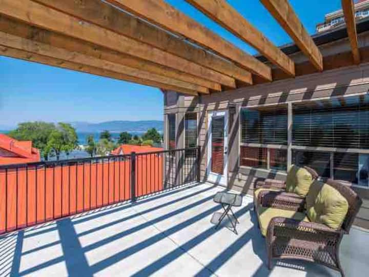 Penthouse Condo - Penticton