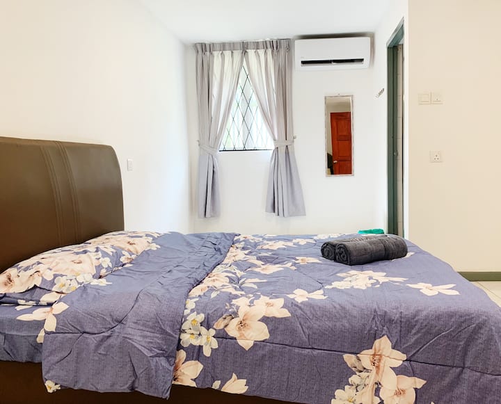 Cosy 1 Private Queen Sized Bed In Luyang (Unit2) - Malaysia