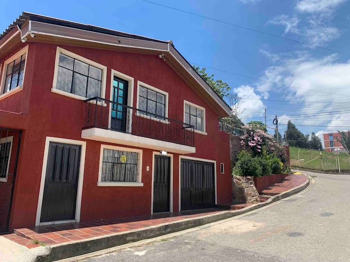 Agradable Casa Cabaña Con Hermoso Mirador A Paipa - Paipa