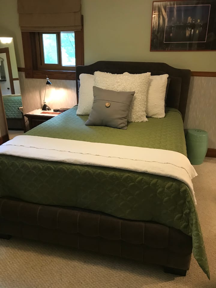 Historic Poehlman House- 2nd Floor Bedroom - Springfield, IL