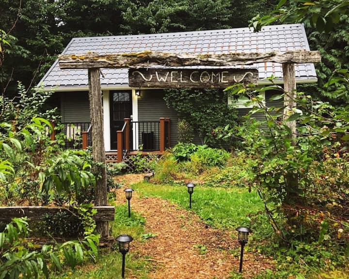 Pacific National Lodging Company's Guest House - Ashford, WA