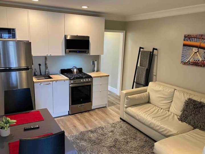 Ocean Park Treasure
 Three Blocks To The Beach! - サンタモニカ, CA