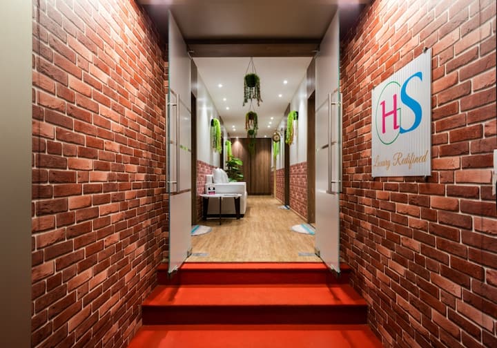 Majesty 4 Bedroom Suite - Upto 12 Guest - Mumbai