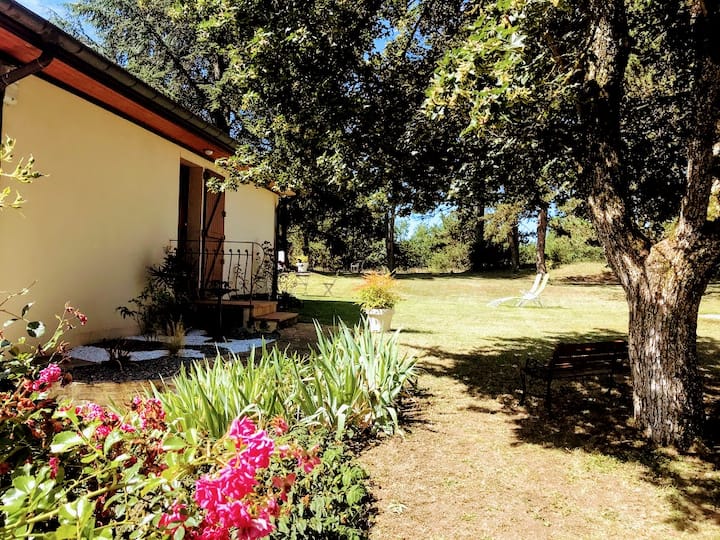 Gîte De La Cuaz Dans La Campagne Isèroise - Crémieu