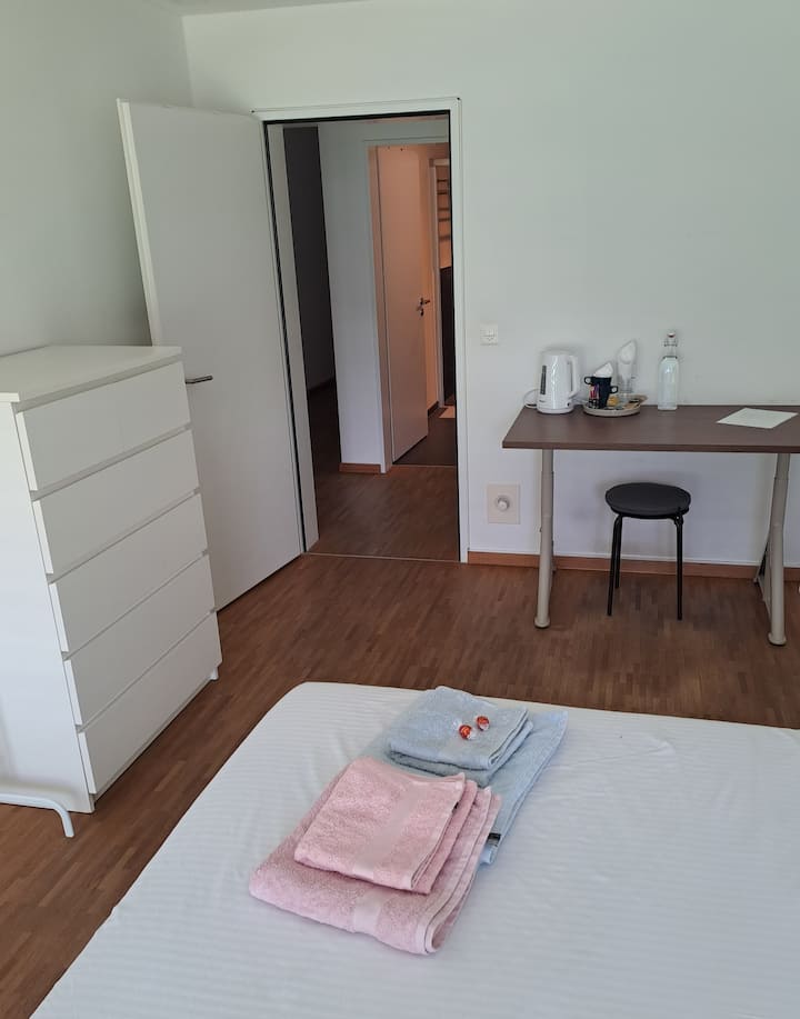Haubarg
Bequemes Zimmer In Ausgezeichneter Lage - Zurich