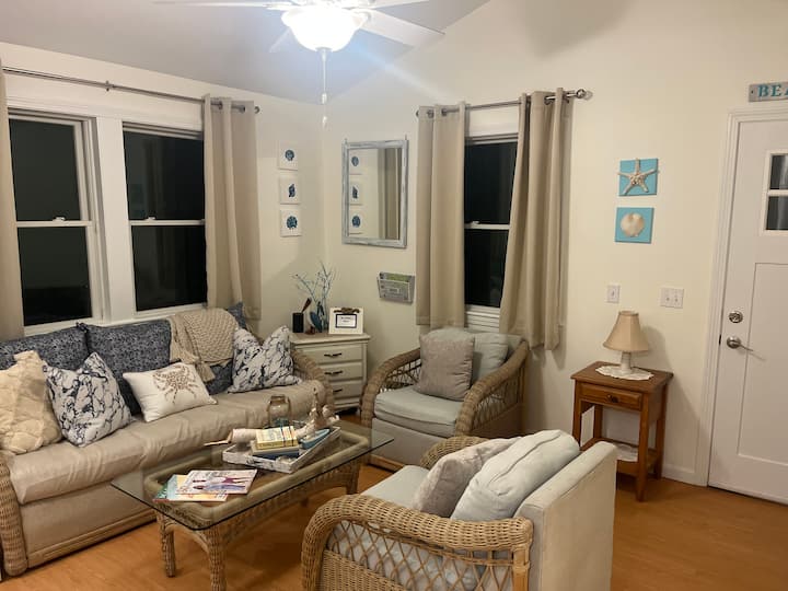 Beach Cottage By The Sea In Narragansett - Narragansett, RI