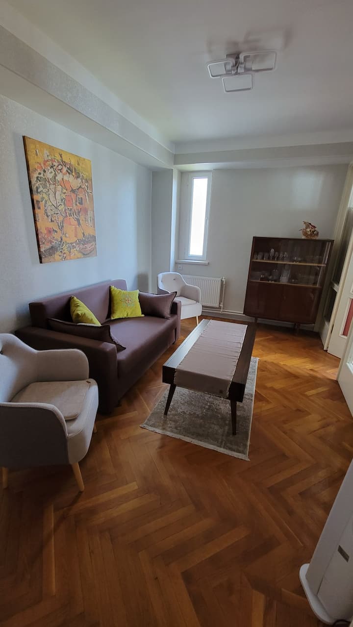 Large One Bedroom Apartment - Erywań