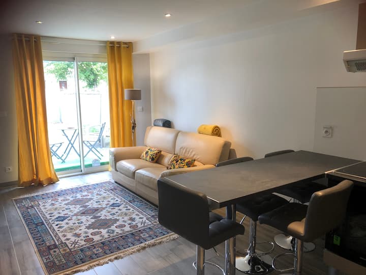 Appartement Sur Deux Niveaux  Jardinet-terrasse - Fouras