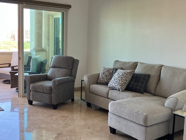 Stunning 2br/2b & Pool-5 Min To Beach - Cabo San Lucas
