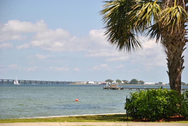 Marvelous View: 6 Guests, Beach, Boat, Pier & Pool - Pensacola Beach, FL