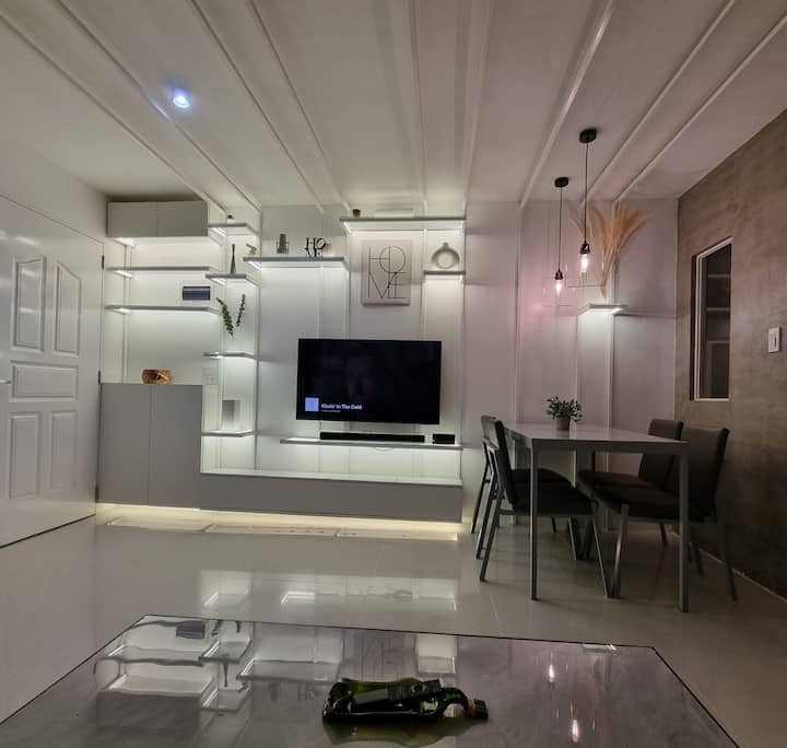 Modern 2-storey Resdtl House W/ 2 Br & Netflix - Palo