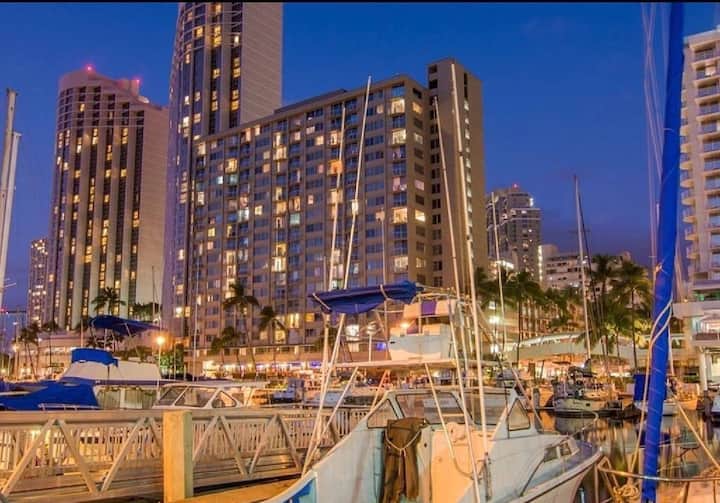 Spectacular Oceanside Condo At Ilikai Marina! - Kailua Beach, HI
