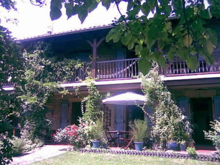 Burgundy - Large Old Stone Winemakers Home - Cluny