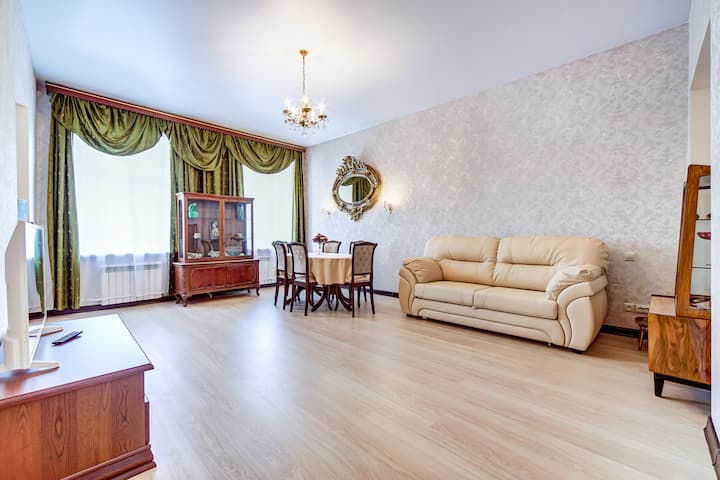 Spacious Apartment Near Kazan Cathedral - Saint-Pétersbourg