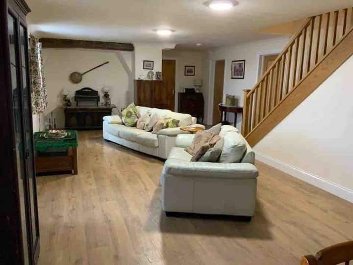 Blaenpibydd Cheerful 3 Bed Spacious Farmhouse. - Pembrokeshire