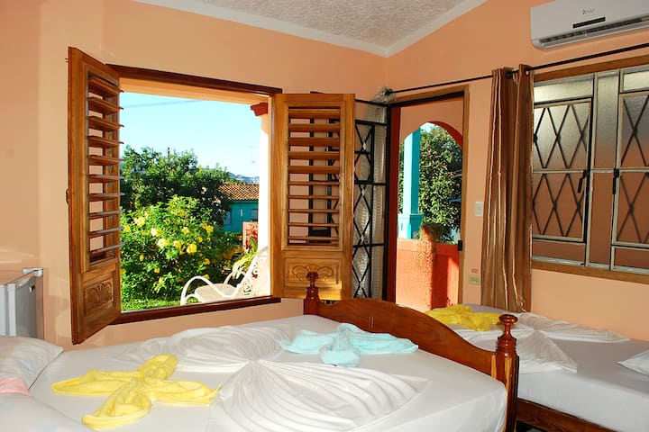 Casa Elio Suárez Hab. #1 Indep. 1ra Planta & Wifi - Viñales