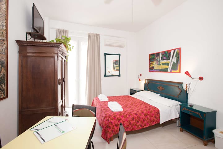 Camera Familiare, Balcone, Bagno Privato - Metro A - Lazio