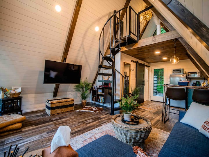 Abrams Loft Romantic Private Aframe *With Hot Tub* - Knoxville, TN