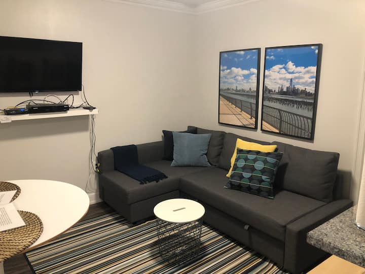 Cute Contemporary -20min Nyc W/parking Avail (Fee) - Union City, NJ