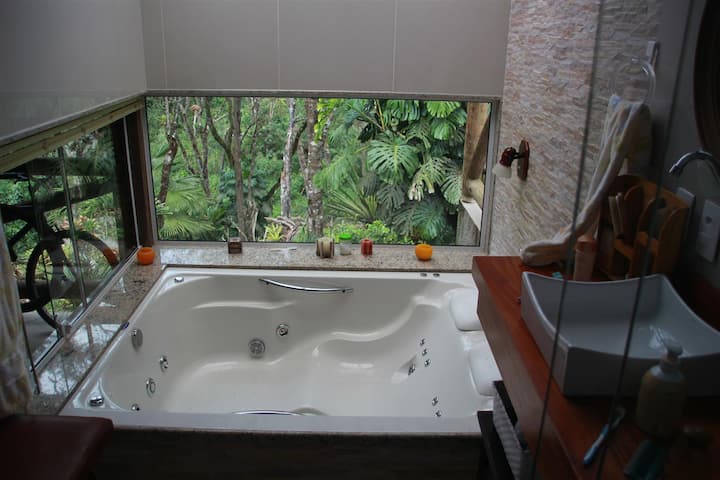 Casa De Campo C/hidromassagem P/jardim Privativo. - Nova Friburgo