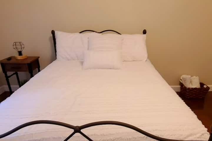 Private Central Bedroom 102 - Greer, SC