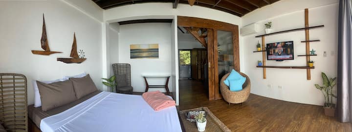 The Driftwood Cottage Luxury Loft - Puerto Galera