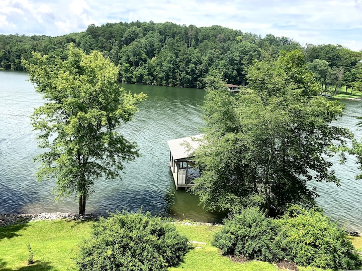 Beautiful, Quiet Entire Lake House - Chickamauga Lake, TN