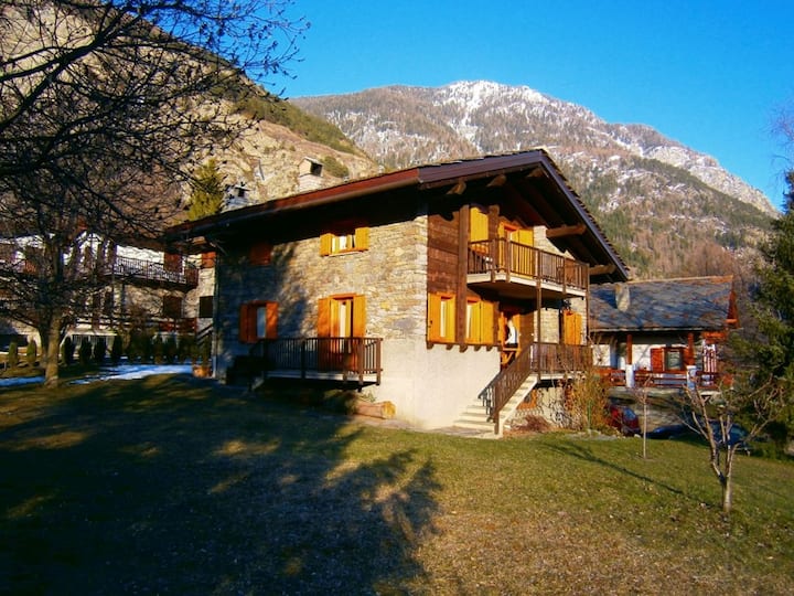 Villa In The Shadow Of Mont Blanc - Courmayeur