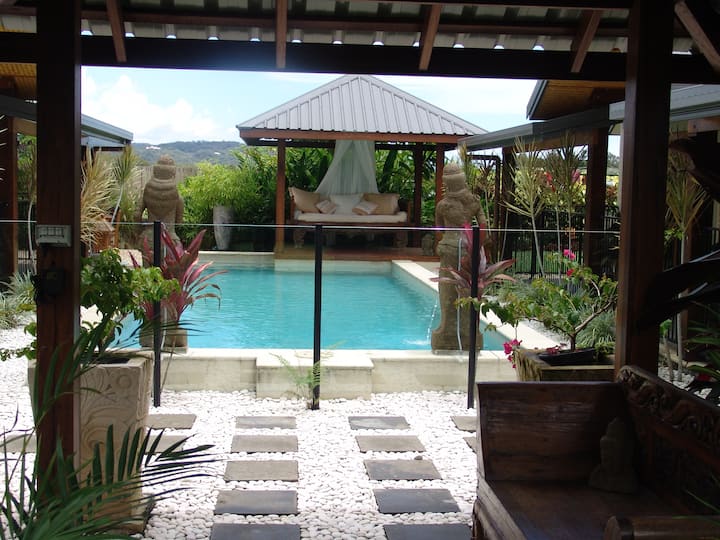 Beachside Bali Inspired B & B - Mossman