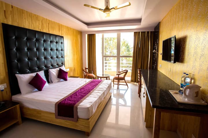 Rooms With Beautiful Valley Facing View - Lansdowne