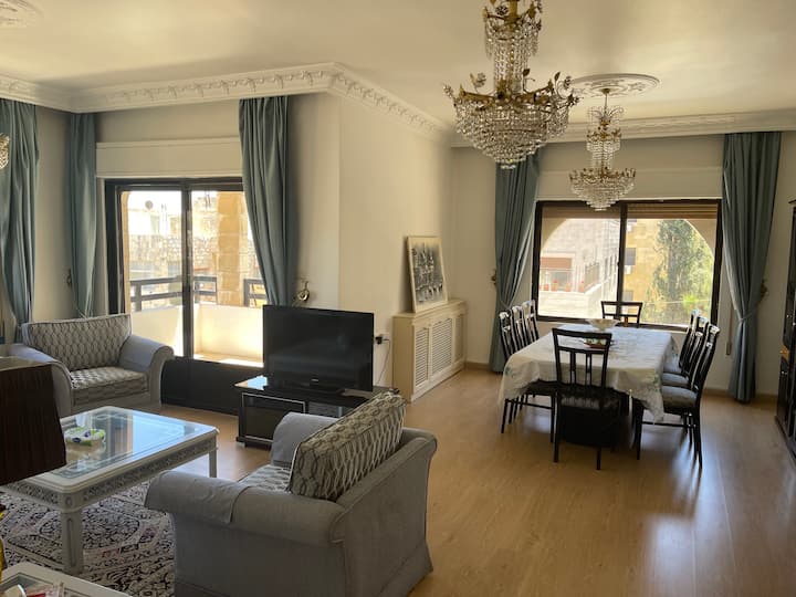 Spacious Central Um Uthaina Appartment - Amman