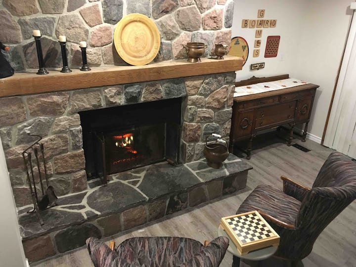 3 Bdrm Chalet Duplex.price Depends On # Of Guests - Bowmanville
