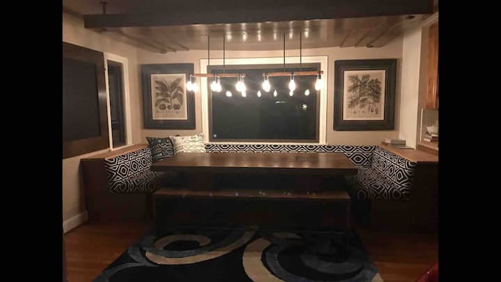Pleasant Ridge, Stylish Cozy Attic Suite - Cincinnati, OH