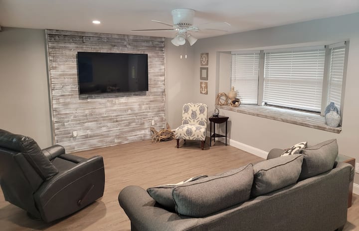 Dolphin Coastal Cottage W/pool - Stuart, FL