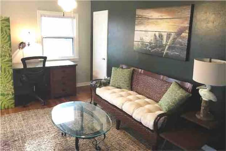 Sealy Suites C | Furnished Corp Apt Near Utmb - Galveston, TX