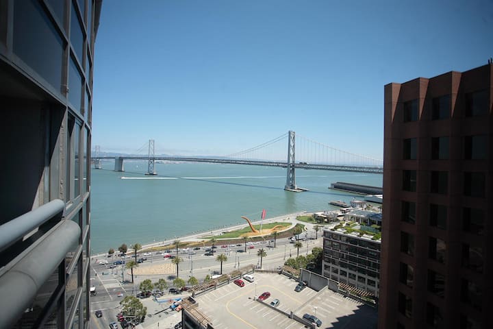 Embarcadero High Rise With Views! - San Francisco, CA