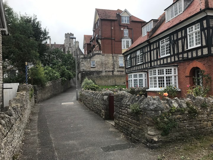 Heart Of The Town Centre. 5 Minutes Walk To Beach. - Swanage