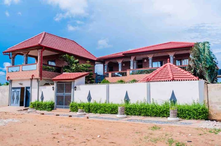 Villa Avec Piscine Jardin Garni Au Brise Marine - Togo