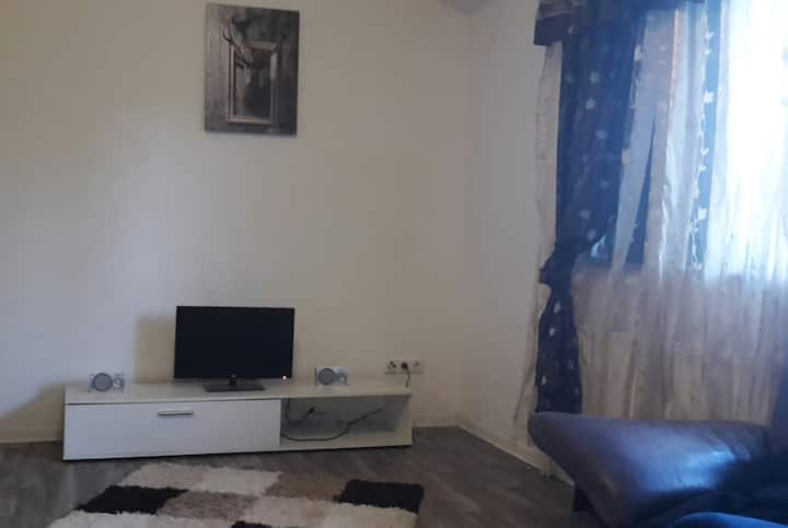 Big 3 Bedroom Flat 5-10 Min To Walk To Fair - Hannover