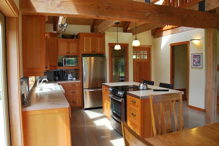 2 Bedroom Ocean View Cottage Quadra Island - Quadra Island
