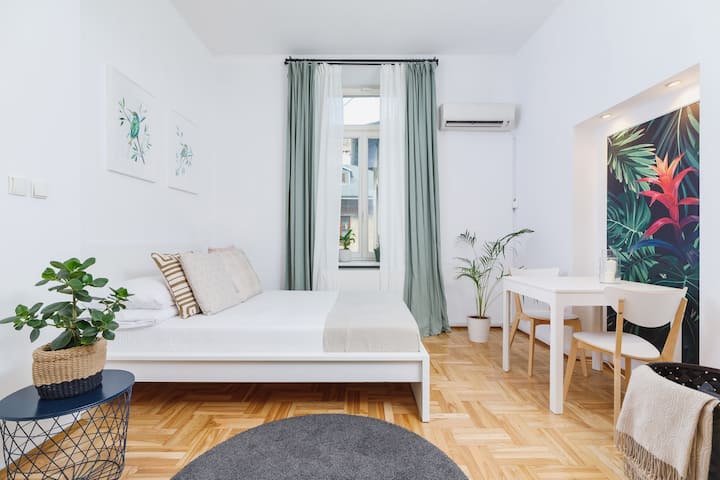 Private Parking - Old Town - ŚW Krzyża 16 Street - Cracovie