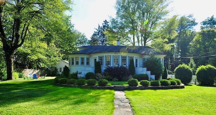 Beautiful Vintage Pool Home In Union Pier 2 Blocks From Private Beach - New Buffalo, MI