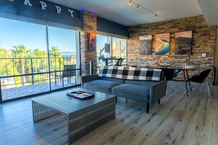 Stunning Views | No Fees! | Highrise - Phoenix, AZ