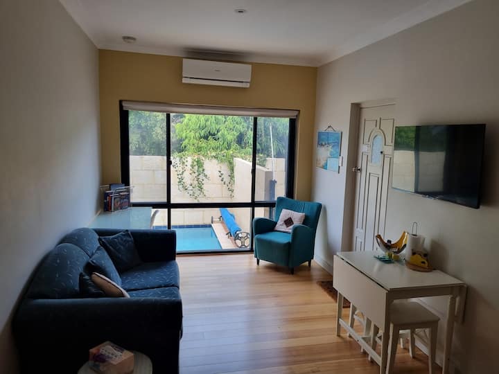 Self-contained Studio With Courtyard - Mount Pleasant