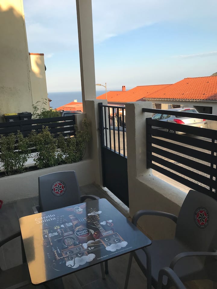 Studio Avec Petite Terrasse, Vue Mer Et Montagnes - Plage De Cerbère