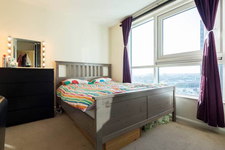 Amazing Riverside Location + Fibre Optic Wifi - Londýn
