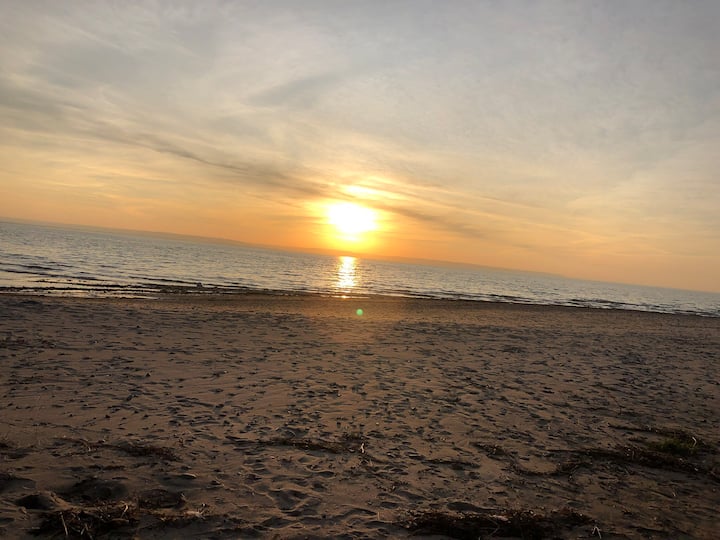 Allenwood Beach Vacation Rentals & Homes - Ontario, Canada | Airbnb